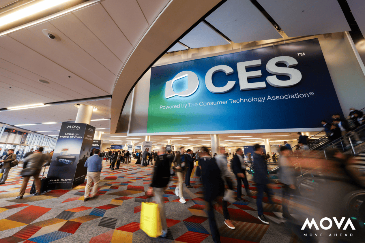 在CES现场，我看见一台MOVA扫地机飞上了“二楼”