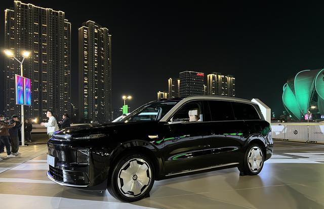 零跑D19、D99实车现身，旗舰SUV、MPV剑指百万销量