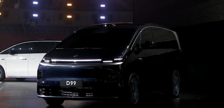 零跑旗舰MPV首发，定名D99，车长超5.2米，纯电+增程双动力