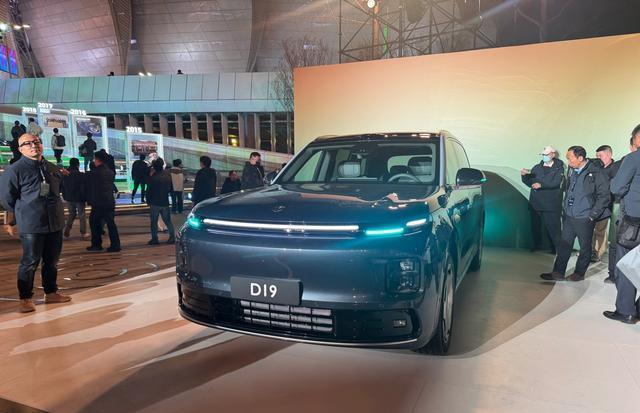 零跑D19内饰首秀 将于2026年4月上市交付