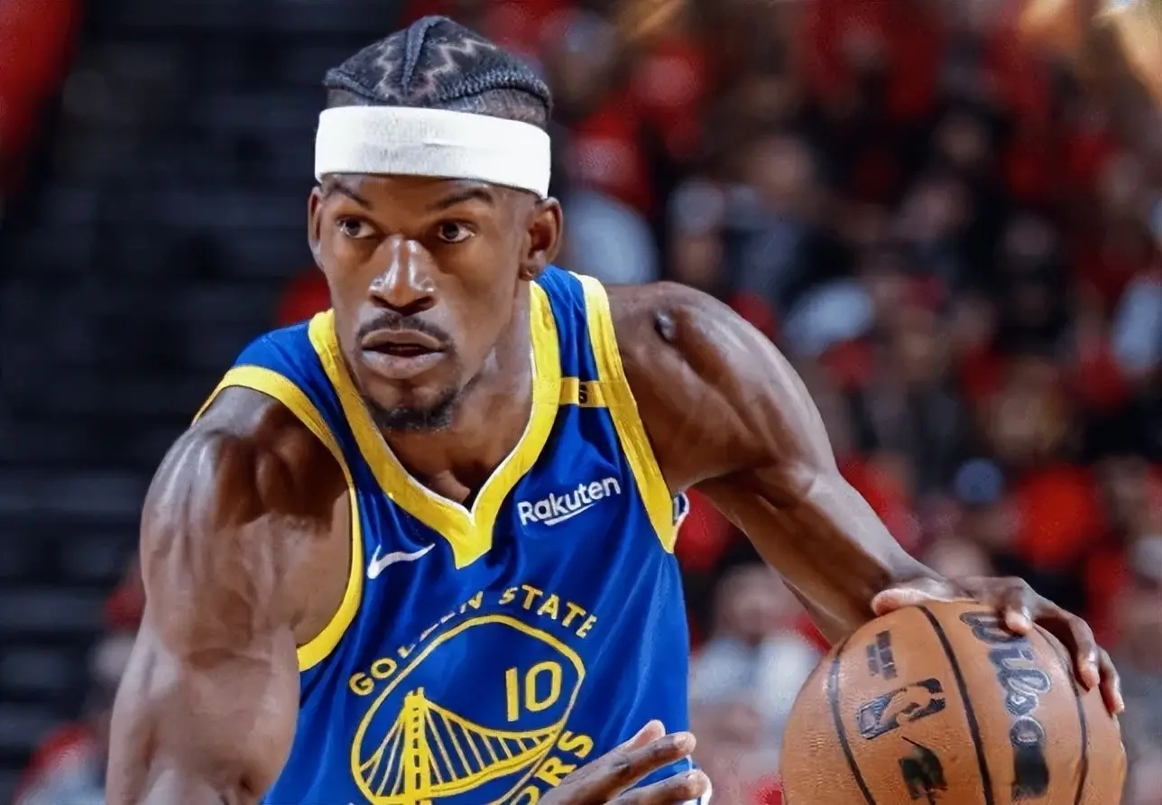 勇士127-141猛龙遭4坏消息!科尔瞎用人，库追隐患仍在，穆迪起伏