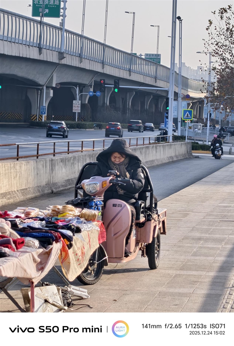 稳步迭代，全面超越：Vivo S50 Pro mini 评测：小直屏旗舰的进化标杆