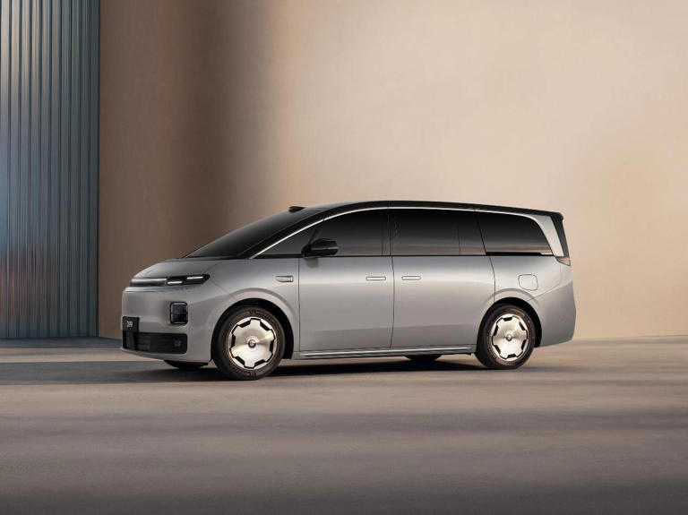 零跑D99正式亮相 增程800V纯电1000V 重新划定技术门槛