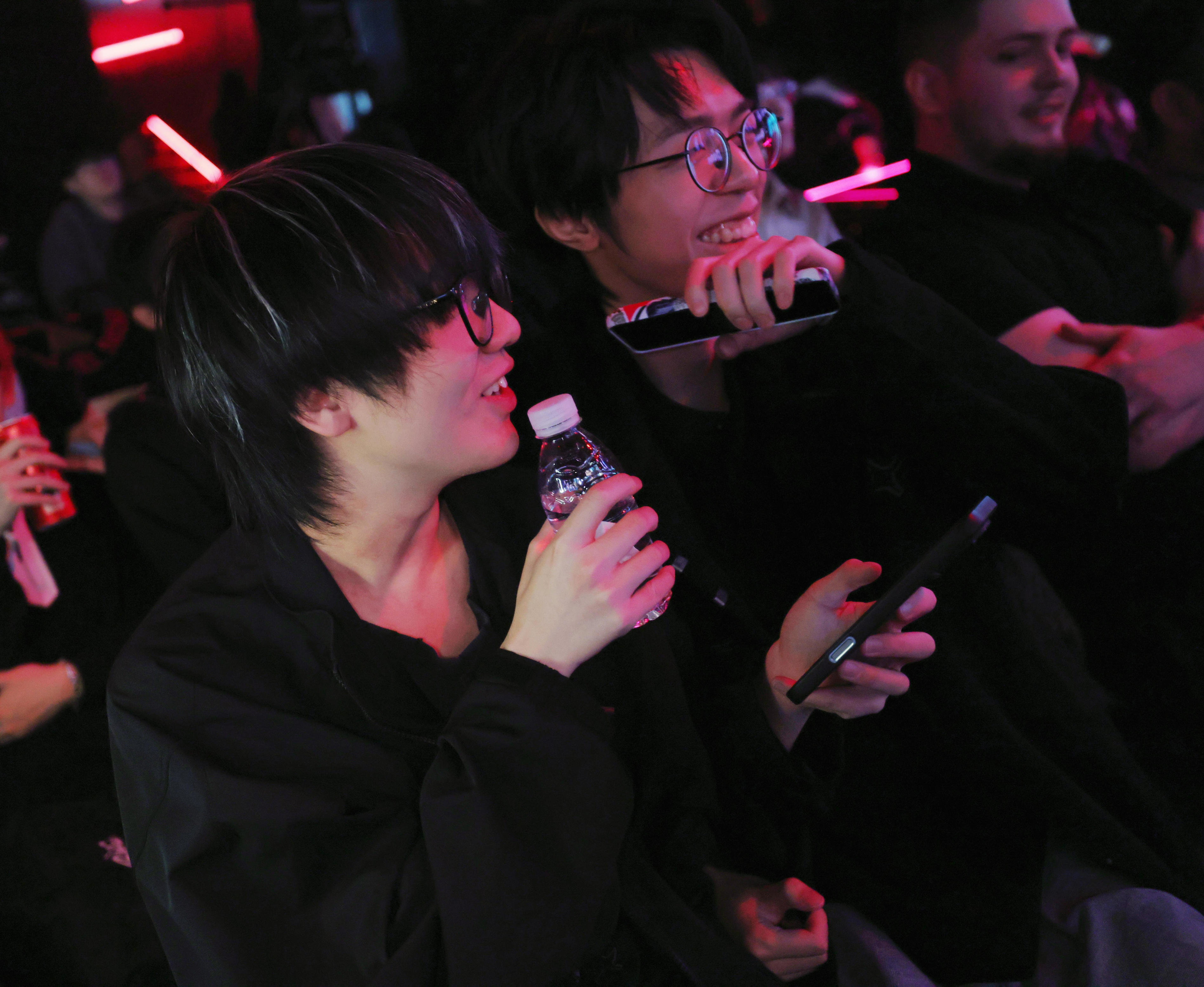 BLG发布2025无畏之夜返图：无畏之夜直播中