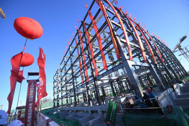 首都医科大学新校区首栋钢结构封顶