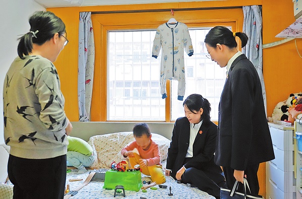 为双胞胎父母设“AB”岗之后