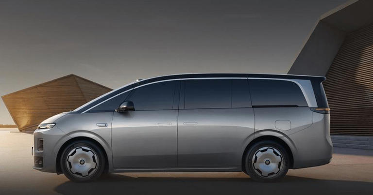 双“9”出击，零跑D99押注豪华MPV