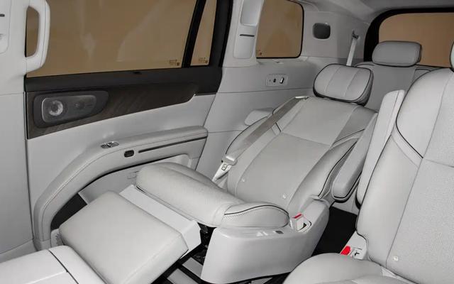 零跑D19实车内饰亮相 能否撬开豪华车市场大门?