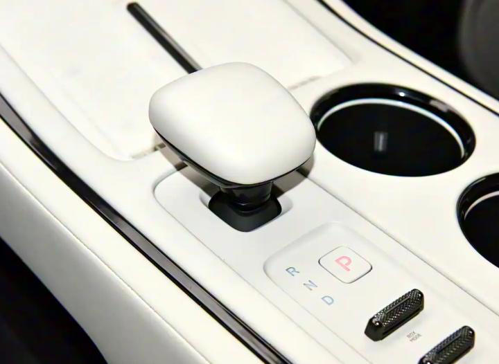 33.49万起! 增程SUV极石ADAMAS正式上市