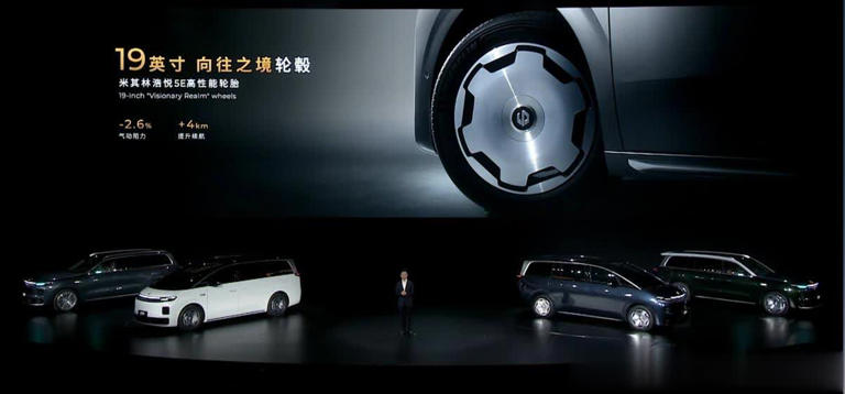 零跑旗舰MPV首发定名D99，超5.2米长，纯电+增程双动力