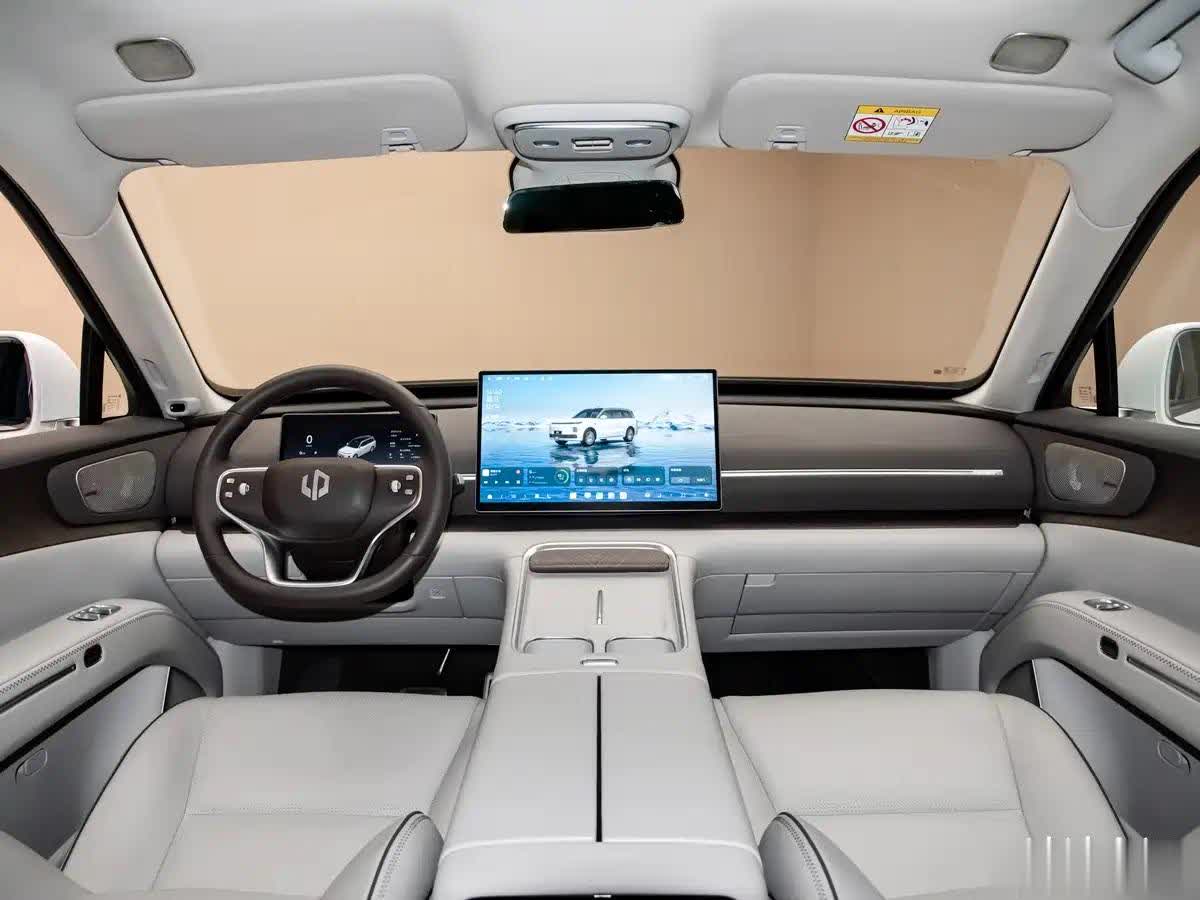 零跑D19内饰首发，配置丰富惊喜多!