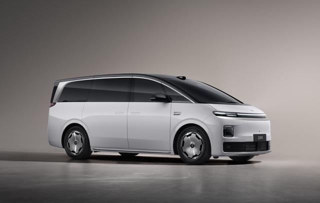 零跑MPV终于来了!零跑D99来袭，数字越大，级别越高?