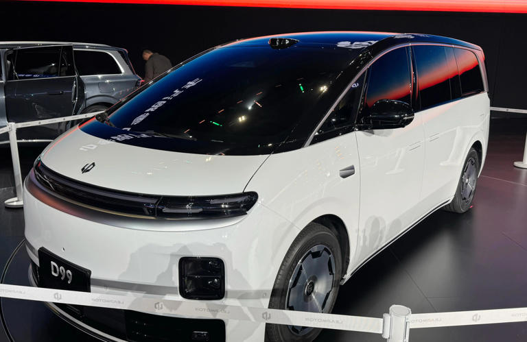 理想MEGA要慌了? 零跑D99正式亮相，1000V加持还要卷价格?