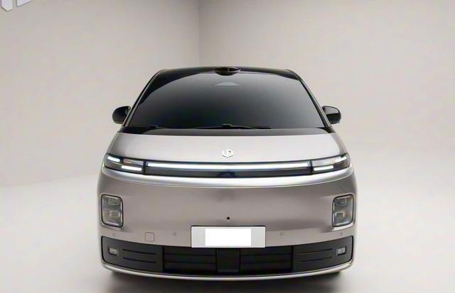 零跑对MPV车型下手了! 全新D99亮相竞争腾势D9，增程／纯电双动力