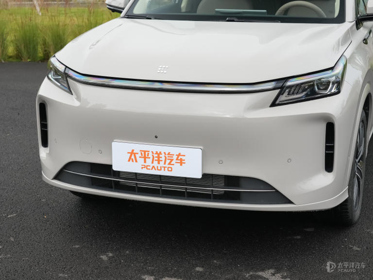 第三代蓝电E5 PLUS上市 两款车型售价13.98万