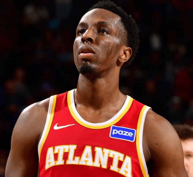 奥孔古近4场场均24.3分11.3板3.5助，三分命中率51.9%