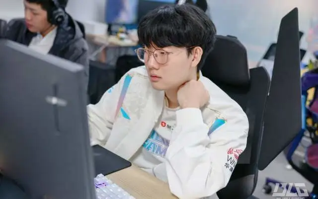 Knight谈BLG全队德杯当演员演自己!