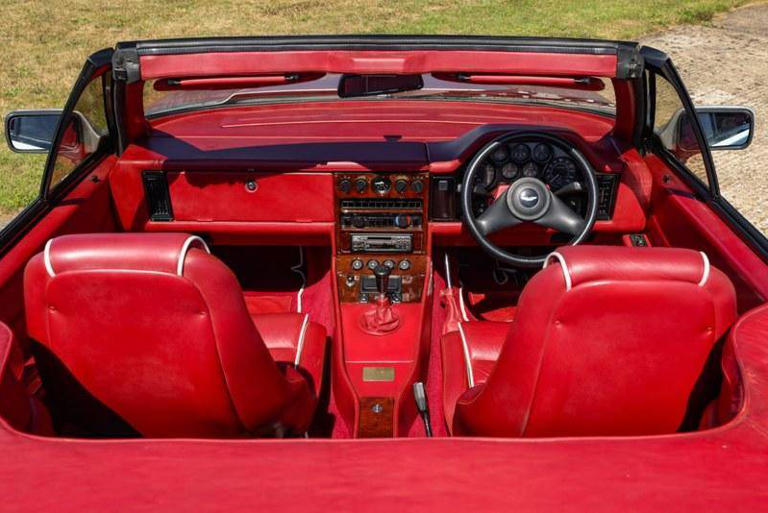 阿斯顿马丁V8 Zagato：八十年代超级跑车的传奇重生