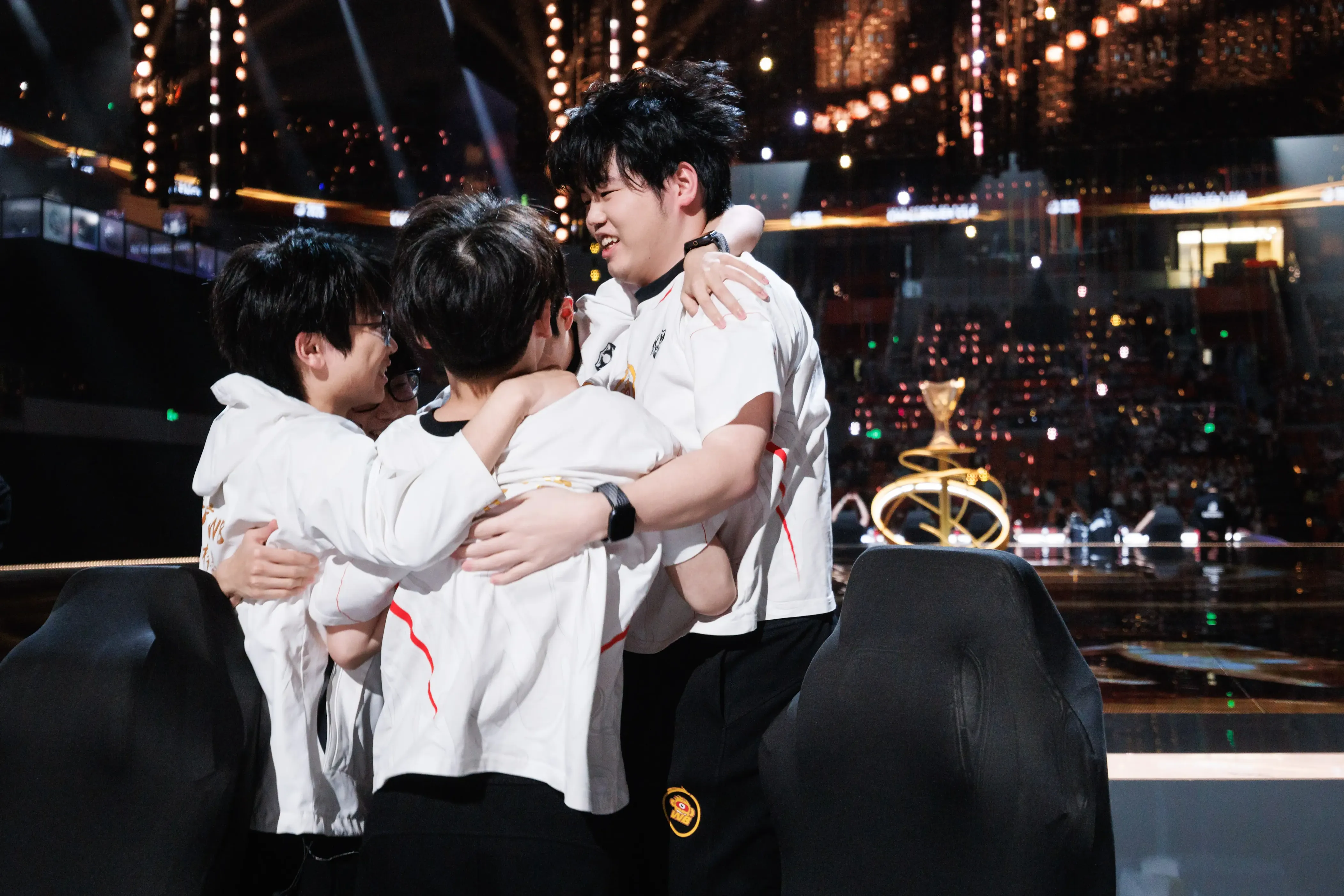 北京WB五局零封RW侠，问鼎2025年王者荣耀挑战者杯冠军