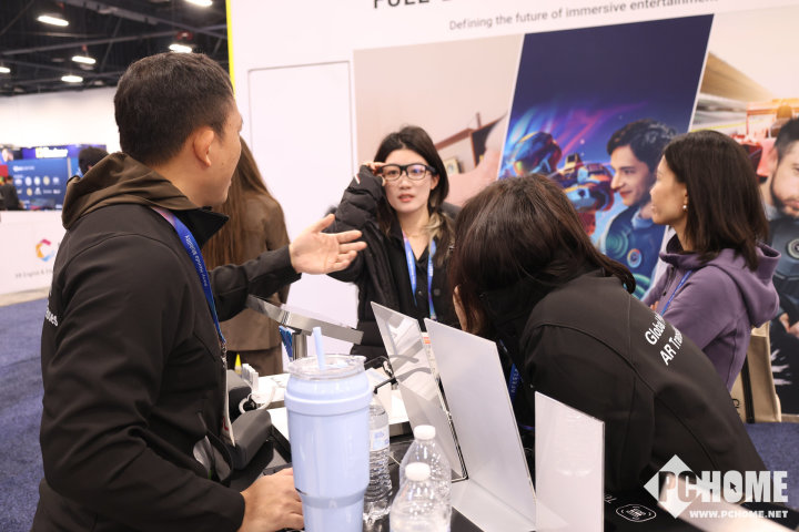 亮亮视野Hey2翻译眼镜闪耀CES 2026，定义翻译新品类