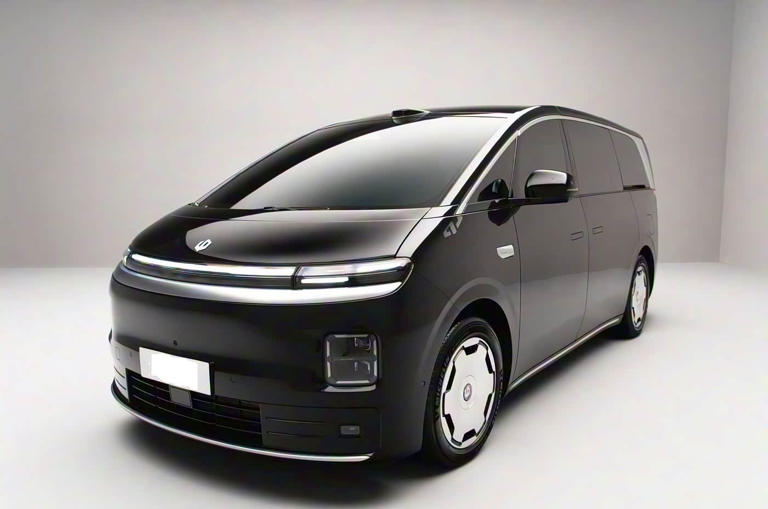 零跑首款旗舰MPV D99曝光! 外观似理想MEGA，配全栈1000V三电系统