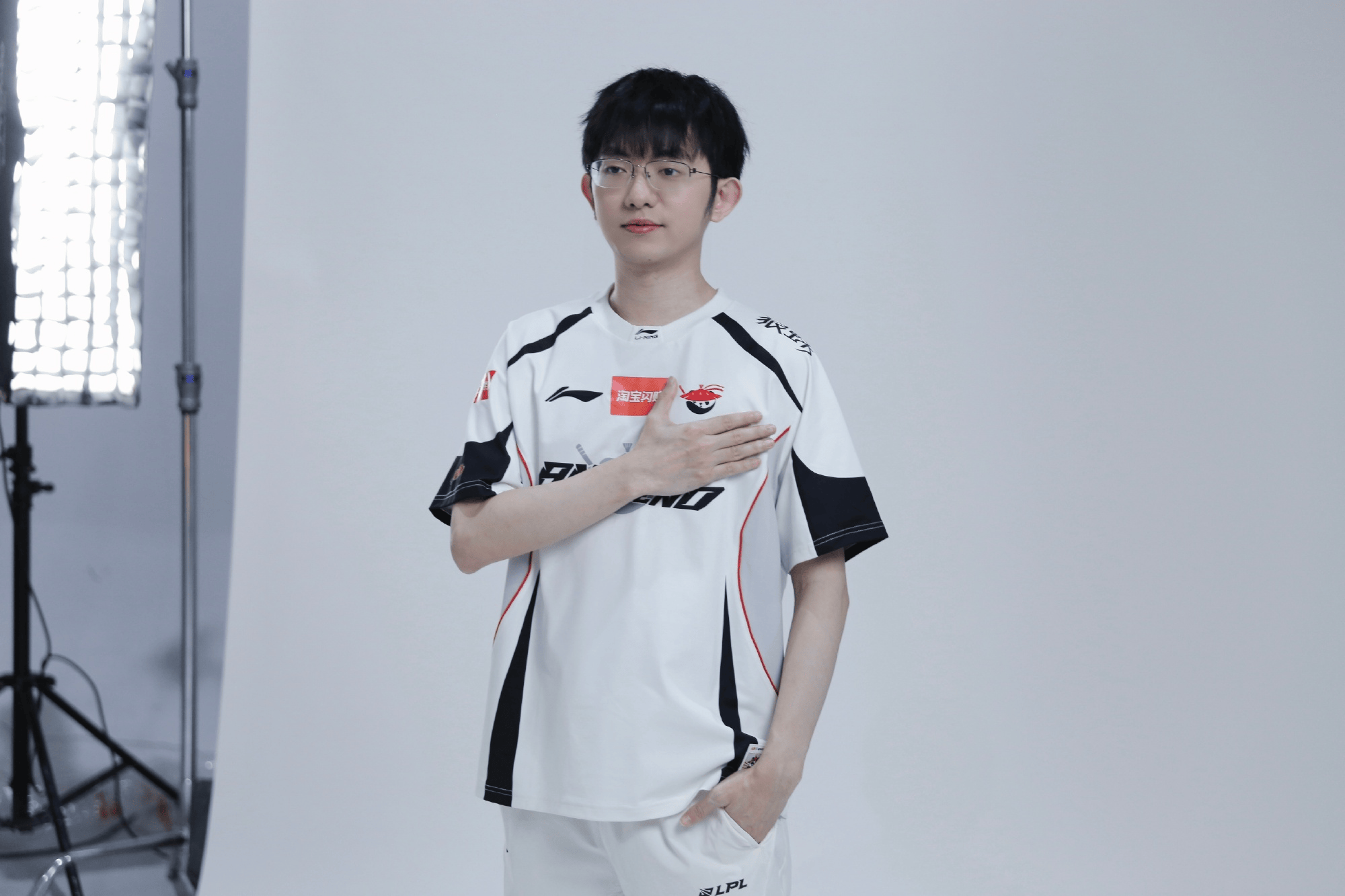 AL发布选手日常返图：定妆照拍摄花絮📸太suai了呀