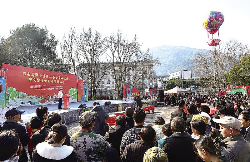 文旅搭台 白菜“唱戏”