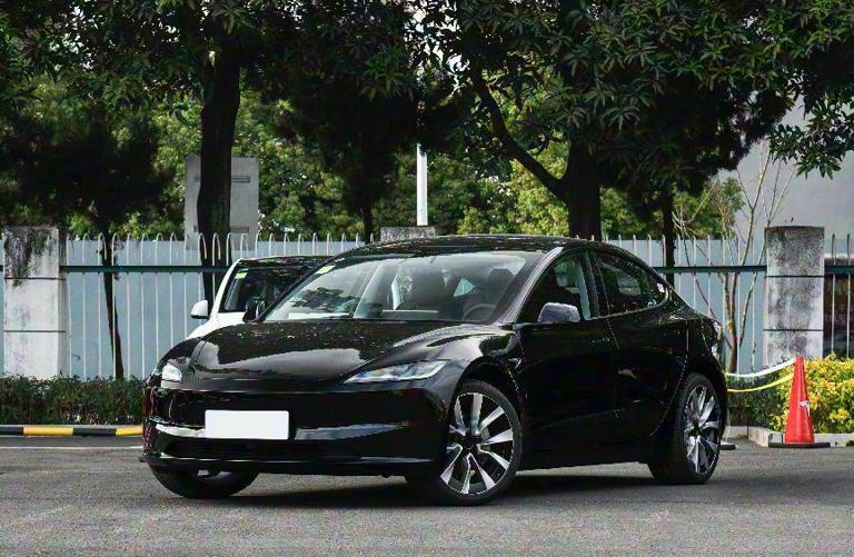 选车不纠结！P7，SU7，Model3谁才是年轻人的第一辆轿跑？