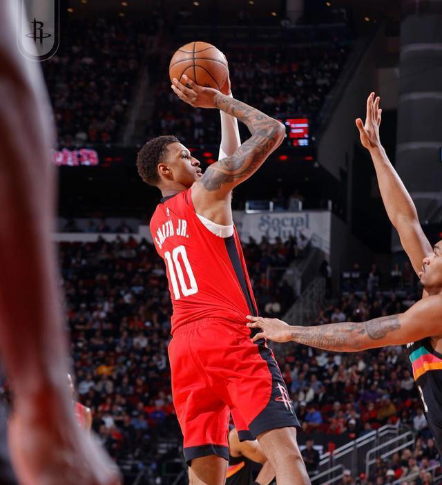 杜兰特18+7，火箭16分逆转马刺! 文班亚马21中5，申京20+13+9暴走