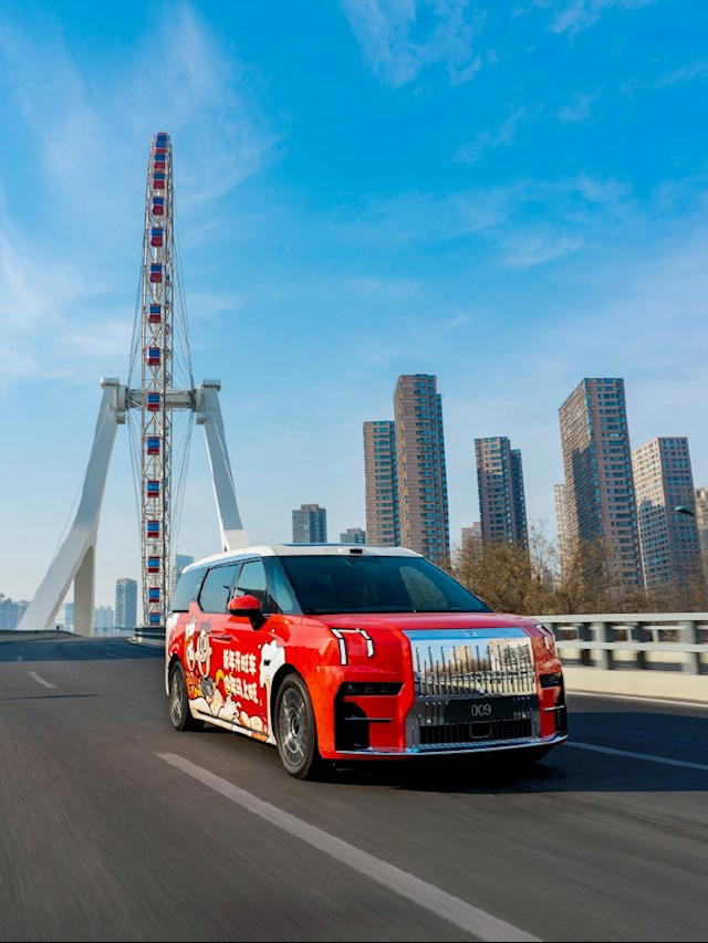 旺旺副总裁喜提极氪009：还有专属旺旺定制皮肤