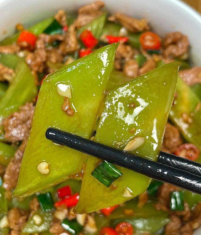 这菜隔天吃一次，一降血脂、二降血糖、三降胆固醇，别不懂