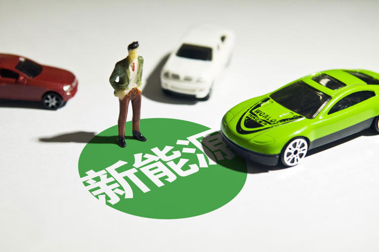 中汽协：2025年新能源汽车产销量突破1600万辆