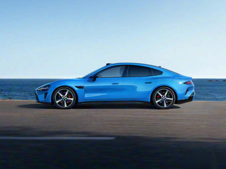 新款小米SU7预售22.99万起，4月或将上市，续航达902km