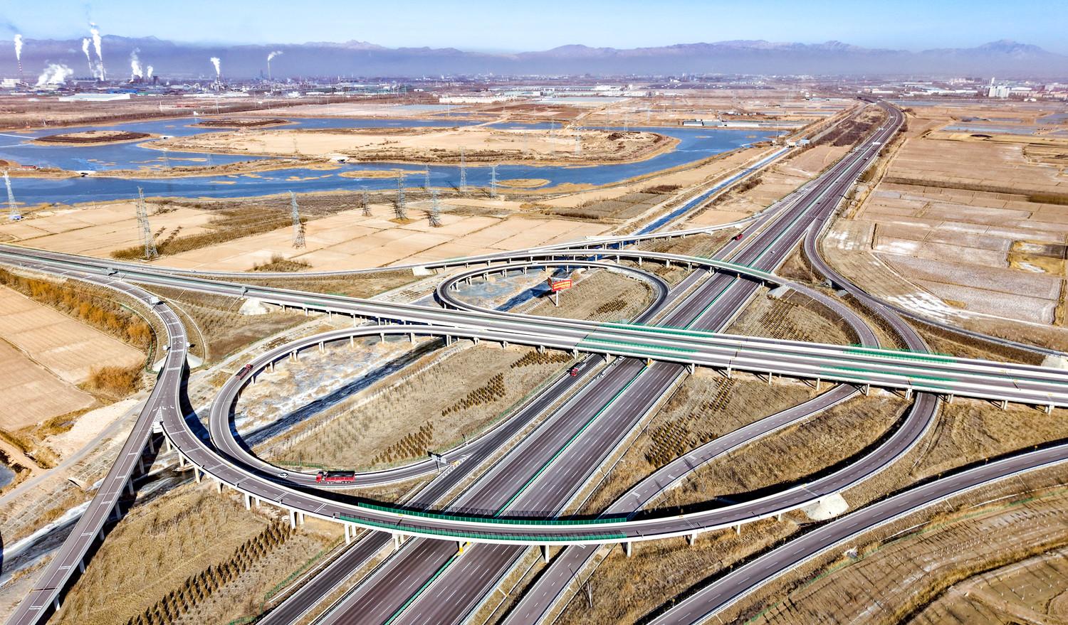 “三环四纵六横”谱写高速乐章