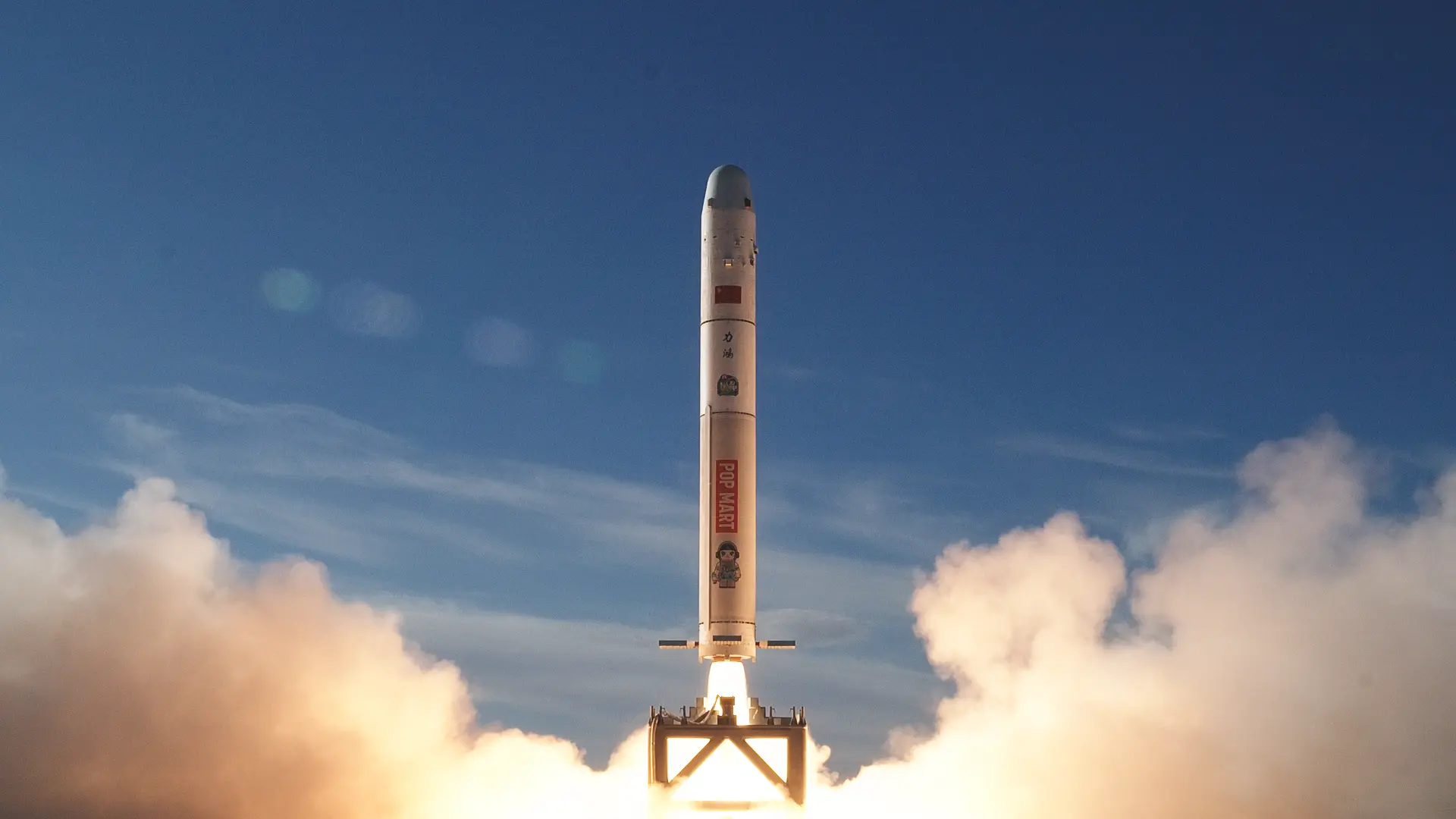 泡泡玛特SPACE MOLLY乘坐力鸿一号首次完成太空往返之旅