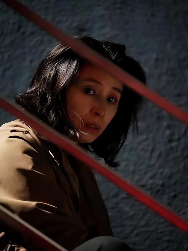 刘丹下凡短剧变身黑帮教母，竖屏竟拍出电影质感?