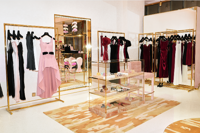 She is here! Nana Jacqueline 南京德基首店优雅登场