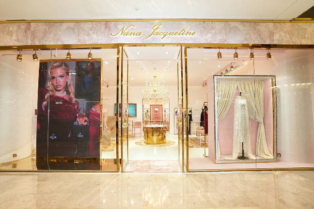 She is here! Nana Jacqueline 南京德基首店优雅登场