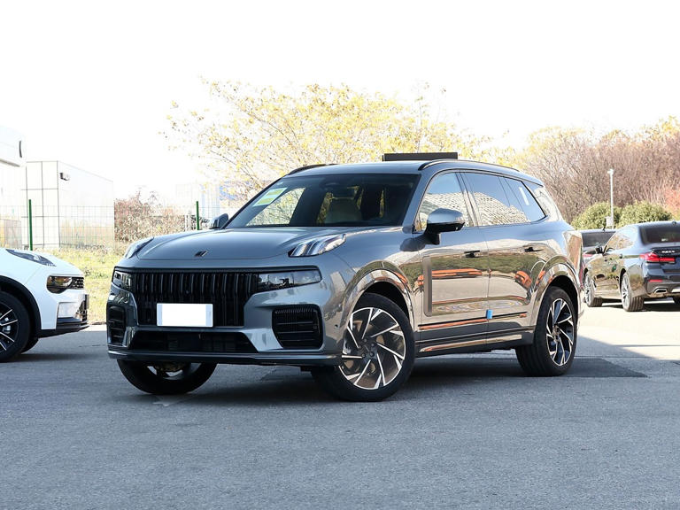 国产版“揽胜”亲民价，超5米车长配七座，搭2.0T轻混