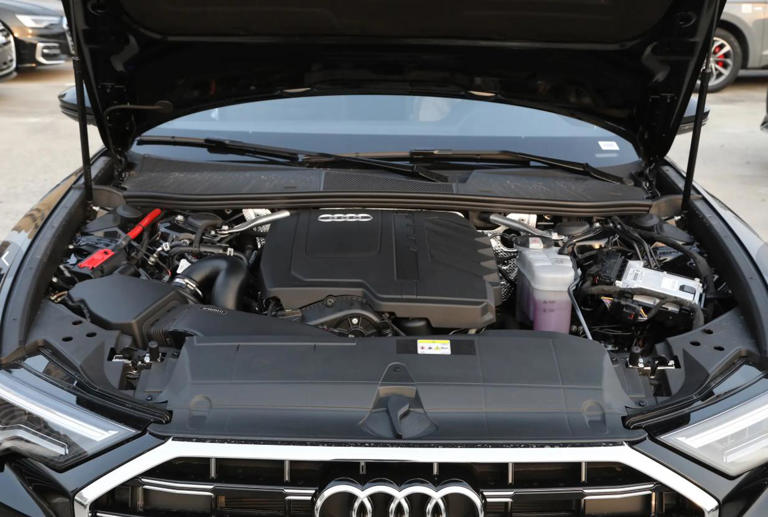 双前脸+车标上移，全新奥迪A6L外观大改，3.0T六缸配置硬核