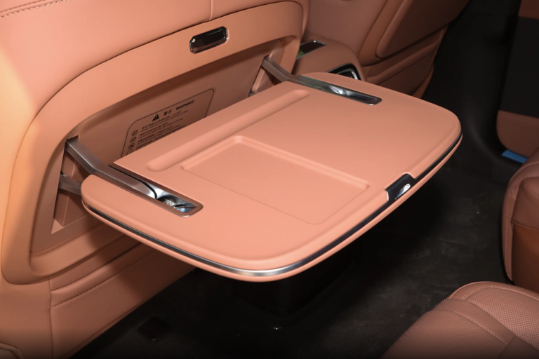 专治冬日路况，2.0T+三电机四驱，3.9秒破百，试驾腾势N8L