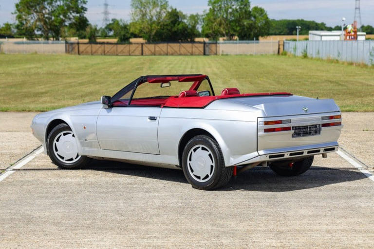 阿斯顿马丁V8 Zagato：八十年代超跑传奇重生