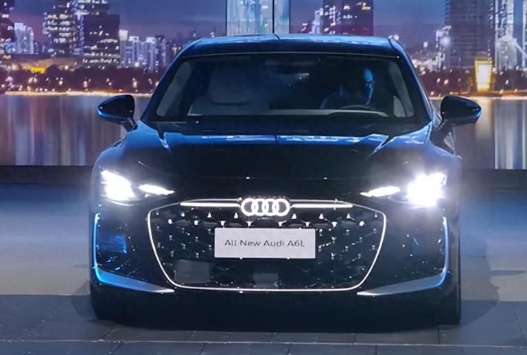 双前脸+车标上移，全新奥迪A6L外观大改，3.0T六缸配置硬核