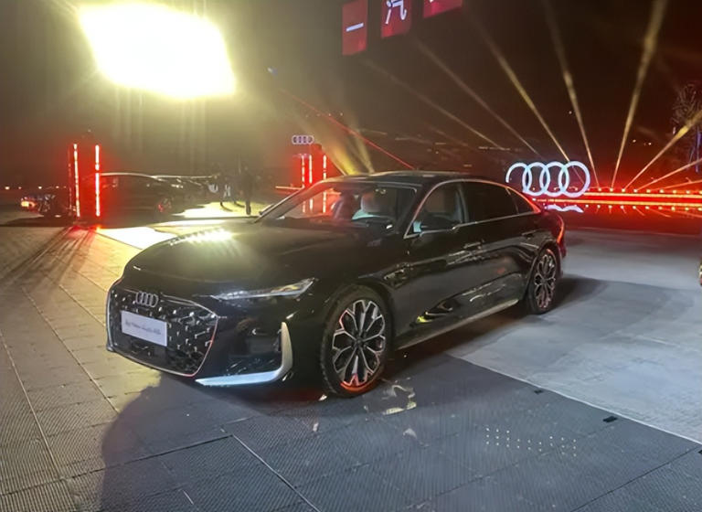 双前脸+车标上移，全新奥迪A6L外观大改，3.0T六缸配置硬核