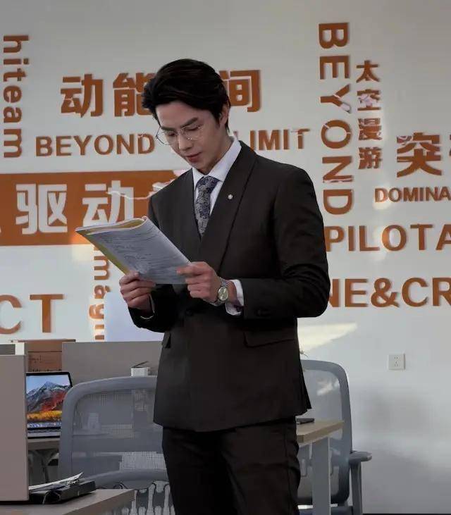 31岁TVB小生强势攻入内地短剧再做男主，女主是北电校花