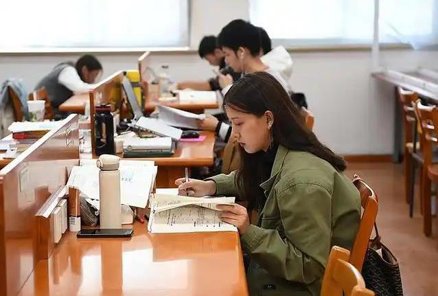 孩子只补英语不补数理化，高考143分后邻居全傻眼了