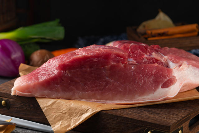 去年全年CPI与上年持平，猪肉价格下降6.1%