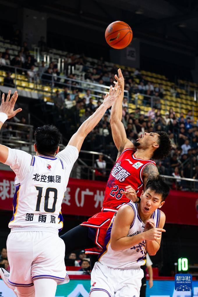 CBA常规赛：广州朗肽海本战胜北京控股
