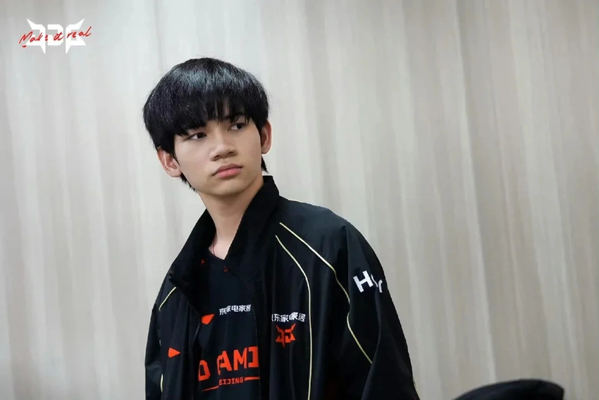 “Knight赛后锐评HongQ操作”火了，优缺点明显，太年轻太激进