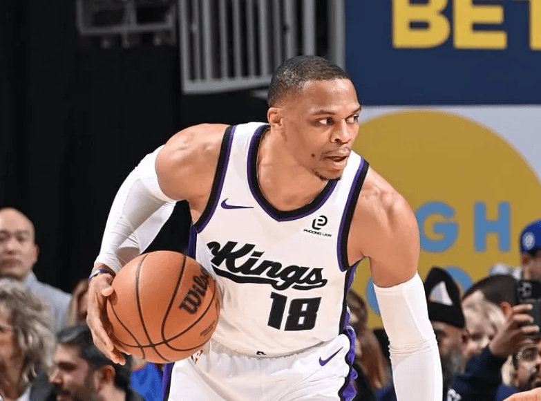 阿里纳斯：威少靠自己的拼劲抢下了更多篮板，却被说是刷子